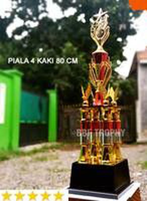 Trophy kaki empat t.80cm