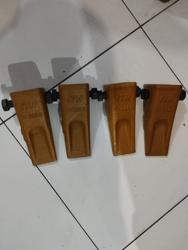3E. Tooth Bucket STD Excavator CAT 305