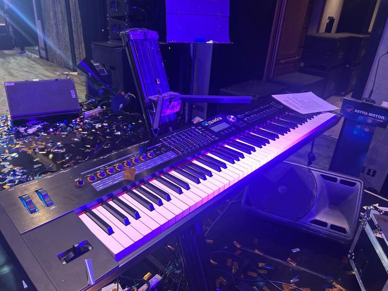 KEYBOARD , PENYANYI , PEMAIN KEYBOARD