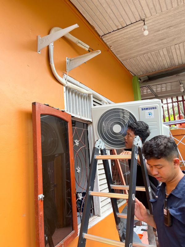 Jasa Bongkar AC Split 1,5 PK - 2 PK