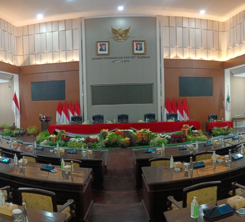 dekorasi taman mini dan mimbar rapat resmi vip besar