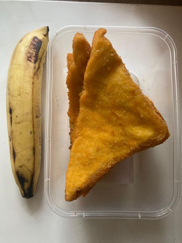 PMT Bumil | Roti Goreng isi ragout ayam + Pisang