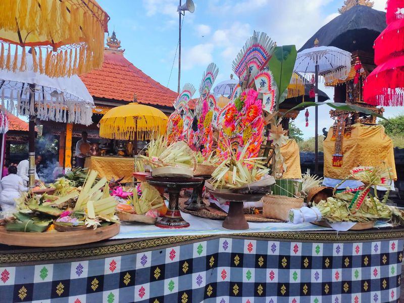 Bakti Aci-aci Piodalan Saraswati Ring Pura Merajan Selonding Besakih