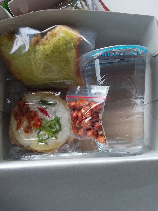Makanan dan Minuman (Snack)