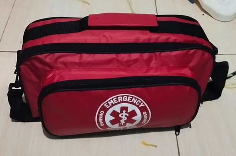 ONEMED - Tas Selempang Bahu P3K + Isi SET Perawatan Luka | Sling Bag ...