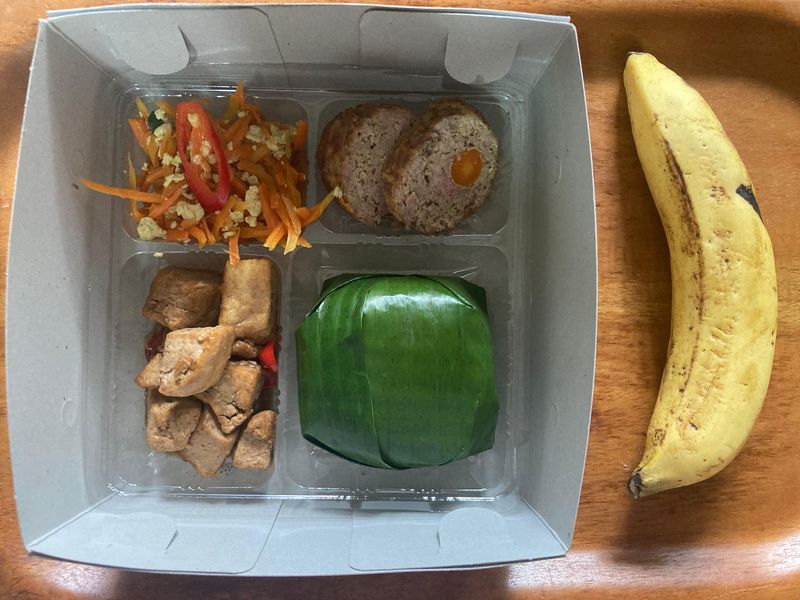 PMT Bumil | rolade daging, orak-arik wortel telur, tumis tahu, pisang