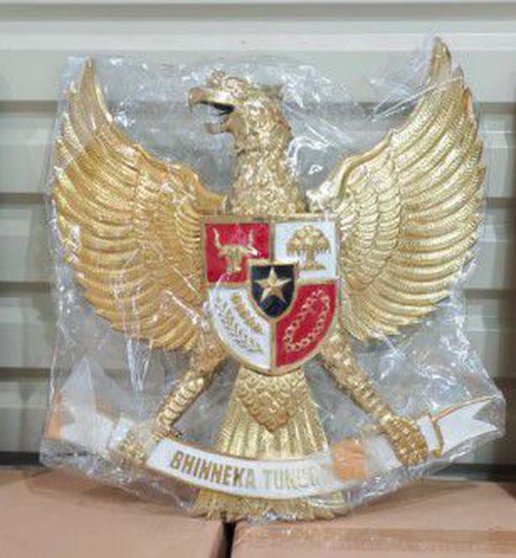 Miniatur Burung Garuda