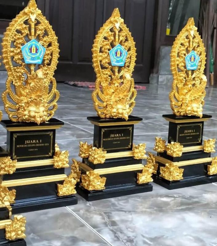 Piala Custom Kayu , Akrilk dan Resin