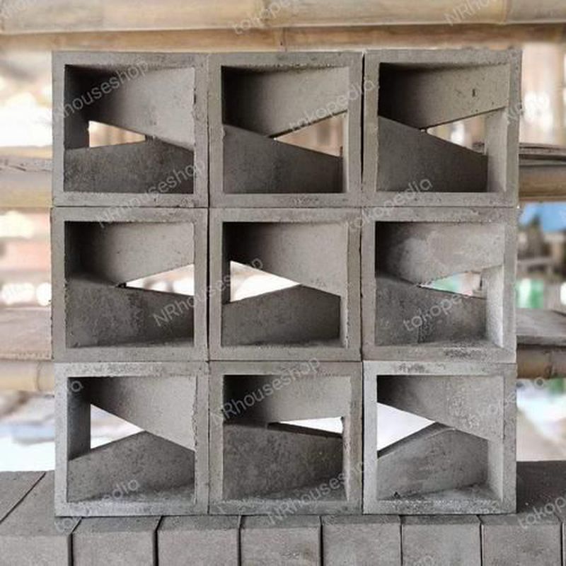 Pekerjaan Pemasangan Roster Beton 20x20