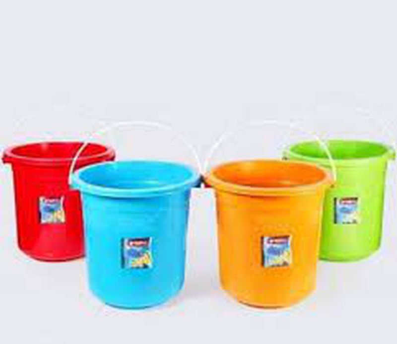 Ember plastik ukuran sedang