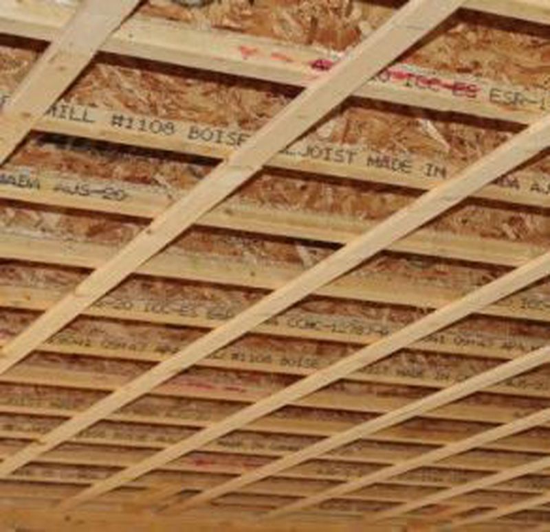 Pas. Rangka Plafond Kayu Meranti