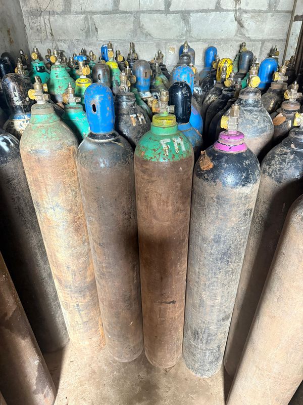 ISI ULANG TABUNG GAS OKSIGEN UKURAN BESAR