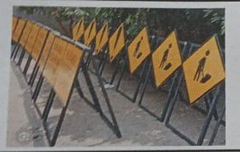 Rambu Peringatan Rangka Segi Tiga