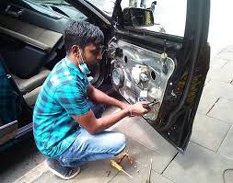 perbaikan lock pintu belakang