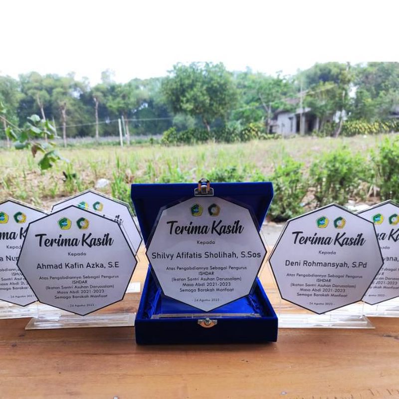 Pelakat Akrilik 8mm