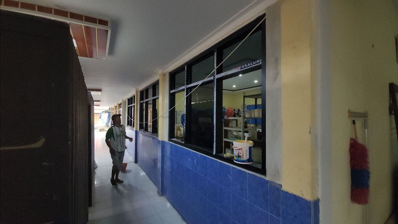 Penggantian Kusen Pintu dan Jendela Ruang Laboratorium Kewirausahaan