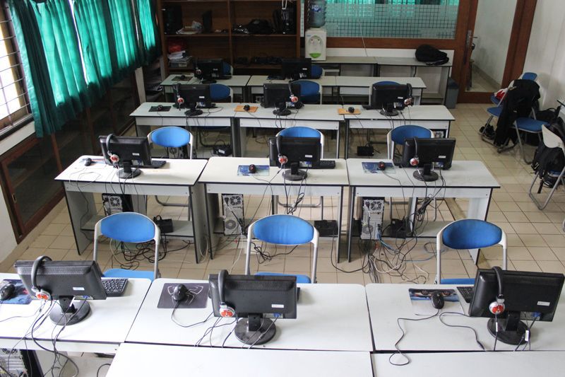 JASA INSTALASI RUANG LAB