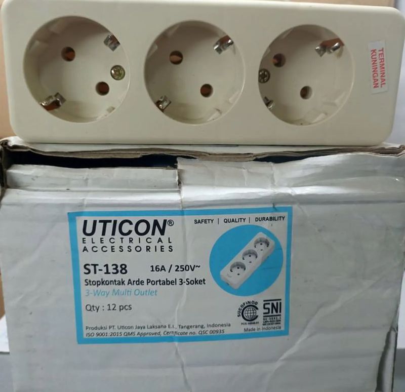Stop Kontak Uticon lubang 3