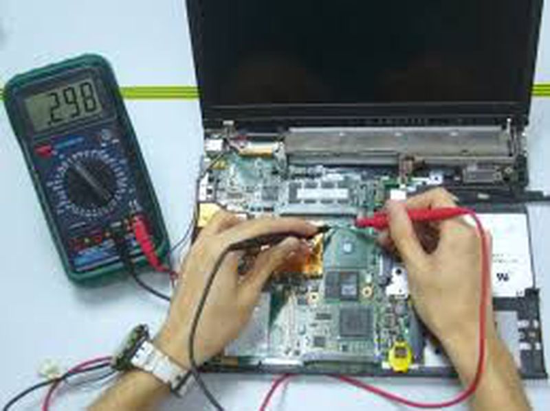 Pemeliharaan/Service computer dan Laptop