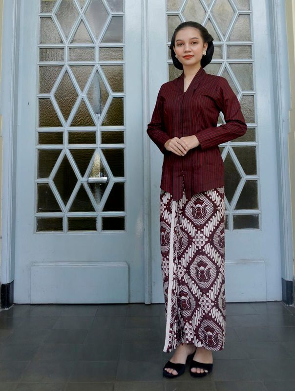 MENYEDIAKAN SATU SET PAKAIAN ADAT GAGRAK JOGJA PEREMPUAN LEGKAP ...