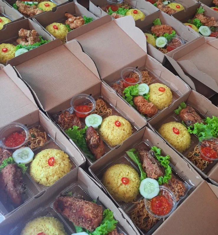 Paket Nasi Box dan Snack Simpel - Nasi Dan Snack
